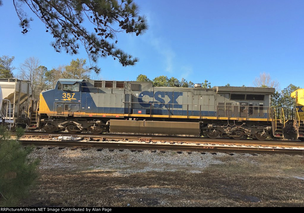 CSX 357 runs second